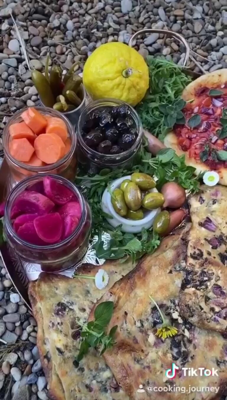 Palestine Food: Fatayer Zaatar made by Nahed Alfar – Palestine Issue ...